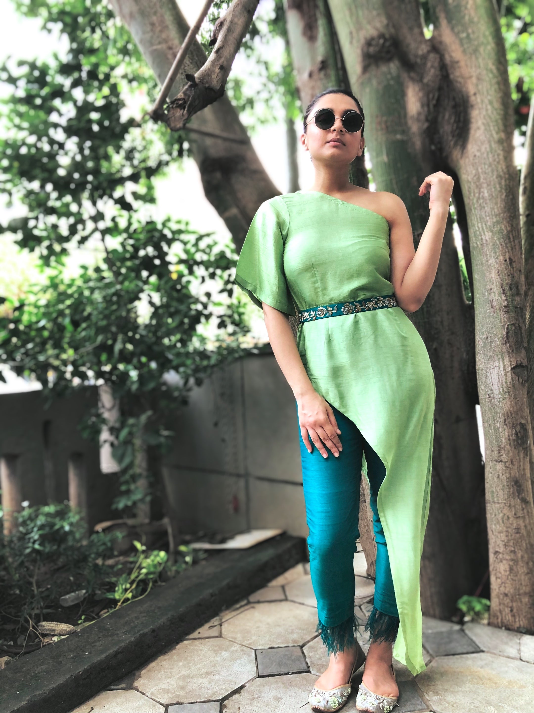 The Roses Set – Curious By Jeena Gupta